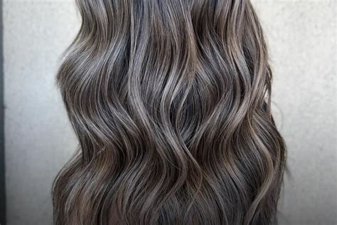 مش زیتونی روی موی قهوه‌ای شیک‌ترین ترکیب رنگ‌ها