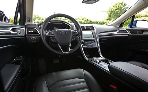 Ford Fusion Titanium 2020 Suv Drive