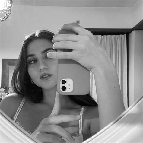 Alessandra Alessandrarinaldii • Threads Say More