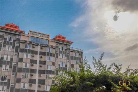 Click بزرگ کننده صفحه تیلفون وقتی تیلفون در عقب صفحه و یا بزرگ کننده