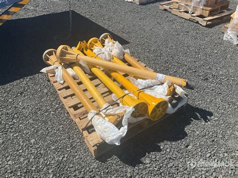 Quantity Of 7 Trimble Machine Control Dozer Masts Ritchie Bros Auctioneers