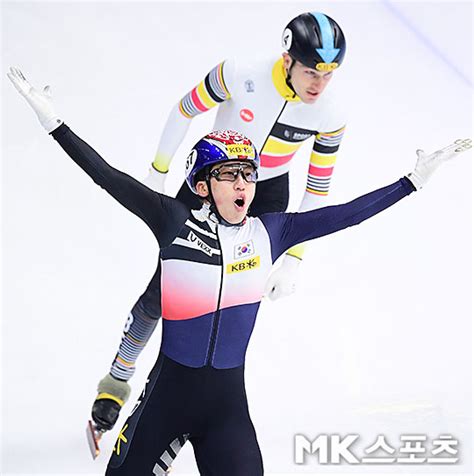 ‘2관왕 박지원 ‘우렁찬 포효 Mk포토 매일경제 ‘2관왕 박지원 ‘우렁찬 포효 Mk포토 매일경제