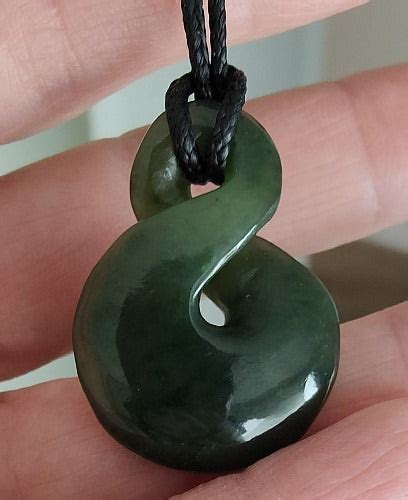 Nz Greenstone Small Twist 20 Souvenir Factory Shop
