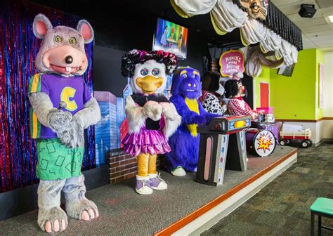 Chuckecheeseanimatronic