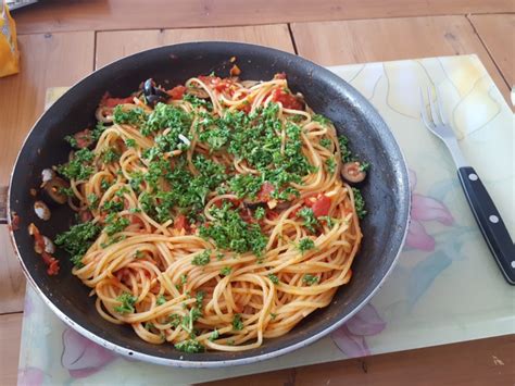 스파게티 알라 푸타네스카 ㅅ 음식 갤러리