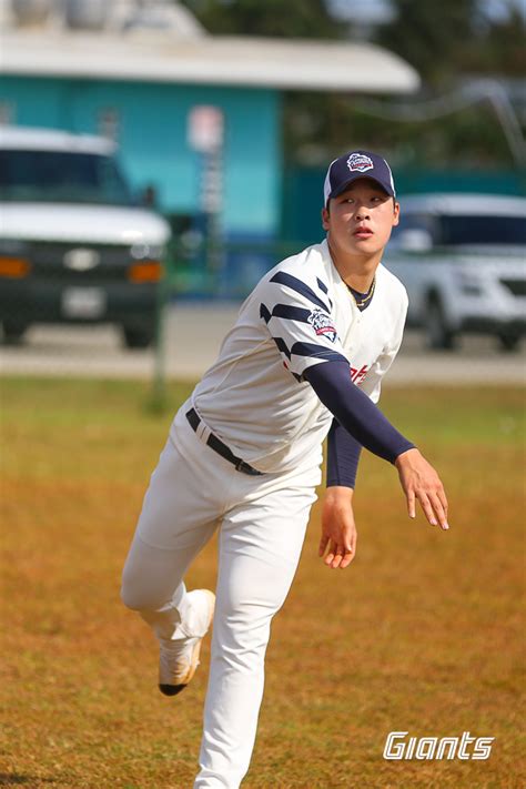 아직도 롯데 5선발은 경합 중그러나 후보 서류 접수는 이미 끝났다