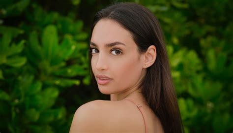 Venus Vafa Iranian Canadian Survivor Contestant Aims For Representation