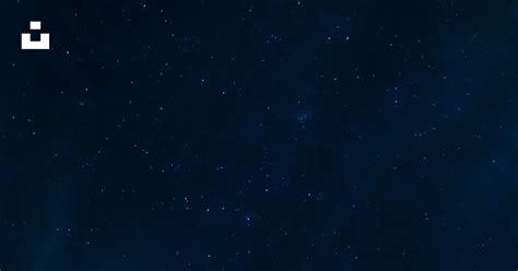 별과 구름이 있는 밤하늘 사진 Unsplash의 무료 독일 이미지