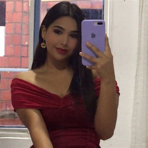 𝕷𝖆𝖚𝖗𝖆 𝕽𝖆𝖒í𝖗𝖊𝖟 Laura Ramirez 26 • Threads Say More