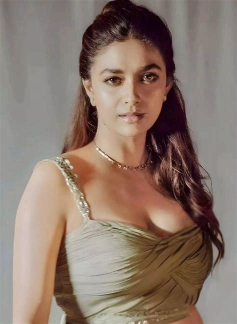 Keerthy Suresh Rdesigentlemanboners