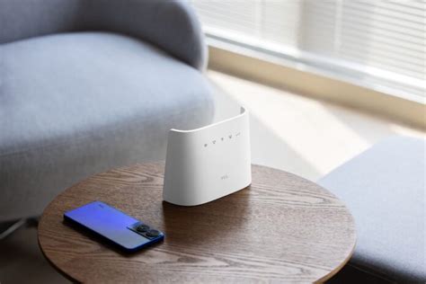 TCL Launches The First 5G RedCap Dongle With Snapdragon X35 5G Modem RF System At MWC 2024