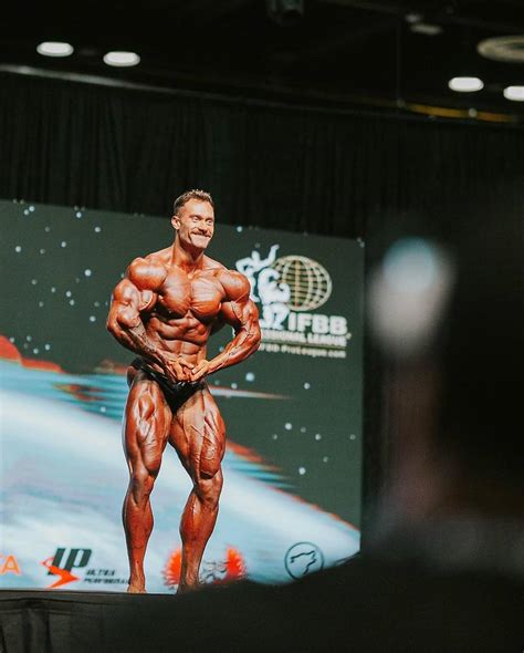 크리스 범스테드 Chris Bumstead