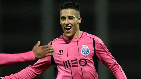 Download Cristian Tello Celebratingin Pink Jersey Wallpaper