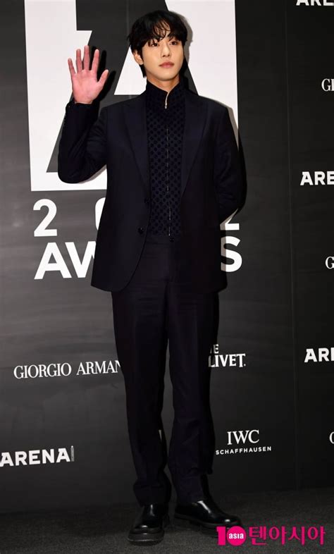 Ten 포토 안효섭 손 남신의 멋진인사 텐아시아