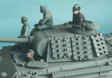 Tank T-35005 Немецкие танкисты СС, лето 1940-45.Две фигуры. 1/35 ...