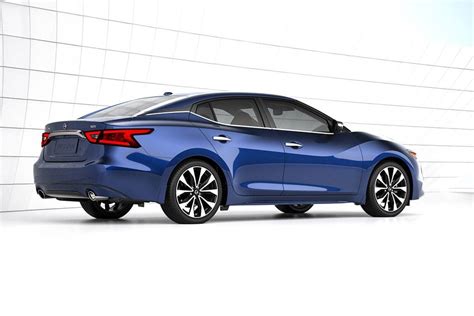 2016 Nissan Maxima First Look