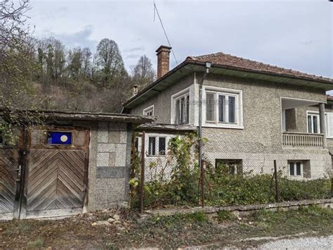 Двуетажна къща Двуетажна къща 180 кв м РЗП 1000 кв м двор Къщи Вили Дрента Имоти Конс