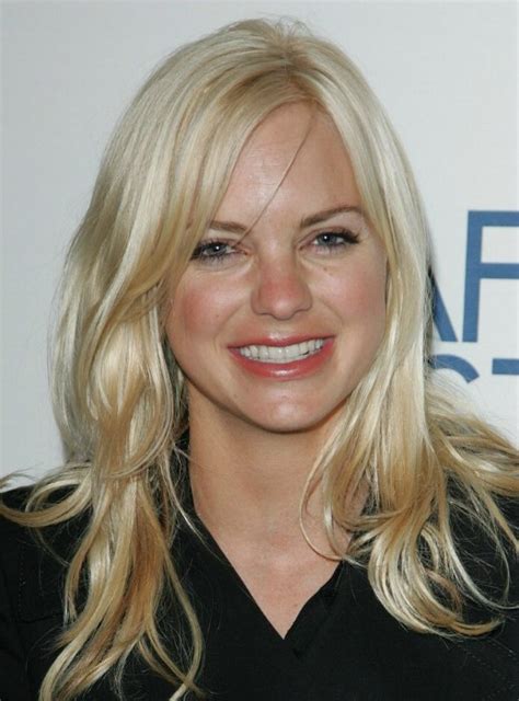 Anna Faris Long And Rippled Satiny Hairstyle With A High Part