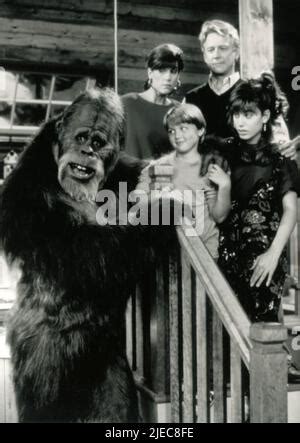 Harry And The Hendersons Zachary Bostrom Molly Cheek Bruce Davison