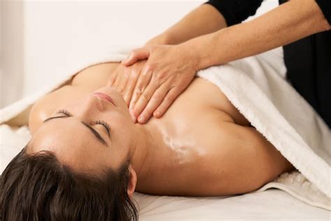 Premium Photo A Woman Massaging The Chest Of Another Woman Lying On A Stretcher