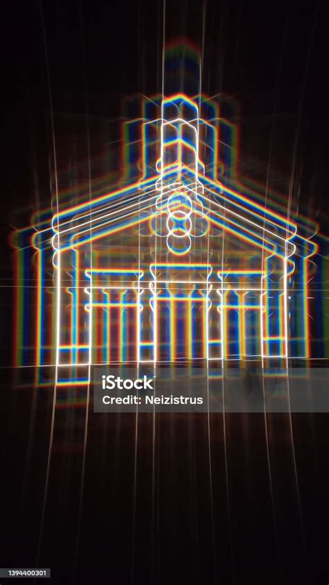 Rgb 필터의 회절 격자를 통해 볼 수있는 조명 된 교회 장식의 빛 색상의 무지개 무지개 광선 회절 이미지 프리즘 라이트 검은 배경 가벼운 실험 교회에 대한 스톡 사진 및