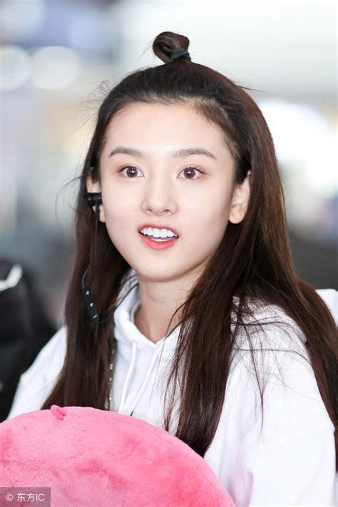 宋祖兒特別造型現身機場，網友：這頭髮做的不錯啊！ 每日頭條