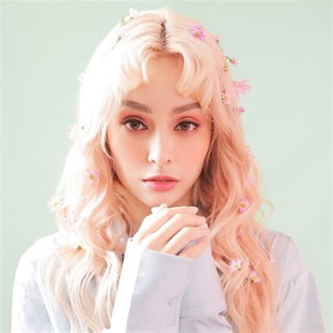 Mlee Vbizs Talented Hybrid Rose And A Love Affair With All The