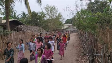 ယင်းမာပင်တွင် သပိတ် စစ်ကြောင်း ၂ ခု ပူးပေါင်းကာ စစ်အာဏာရှင် တော်လှန်ရေး ချီတက် ဆန္ဒပြ Khit