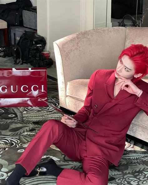 더쿠 로판 소설에서 튀어나온 것 같은 비주얼의 아이돌 멤버