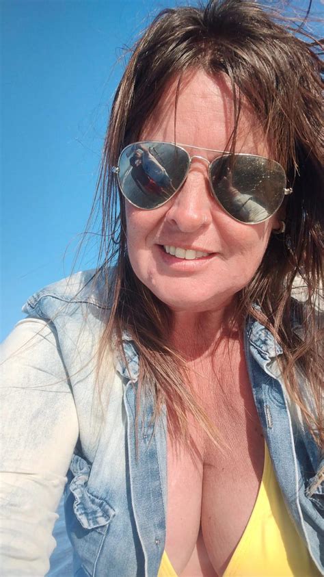 I Miss The Beach And This Cleavage 51f R Cleavage