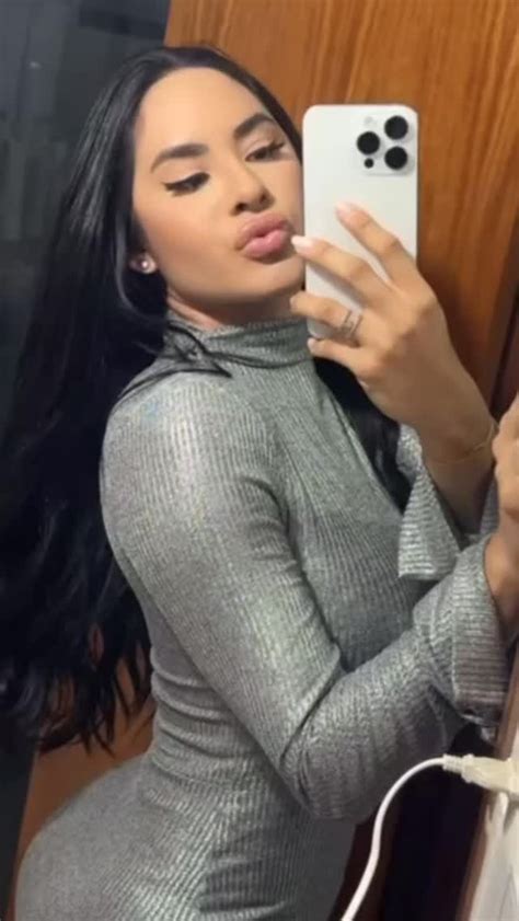 Isabelle Bella