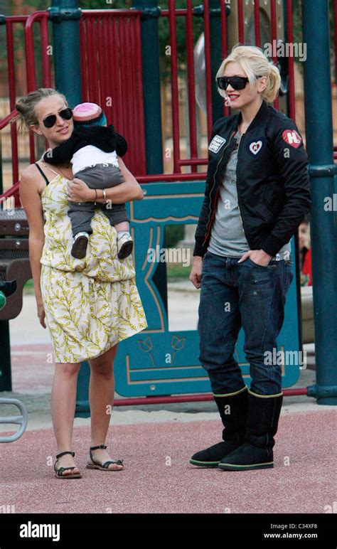 Gwen Stefani And Jennifer Meyer Play With Zuma Rossdale In A Beverly Hills Park Los Angeles