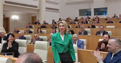 ნინოს მწვანე პიჯაკი Gen Z ის პასუხი წილოსანის ჩელენჯს