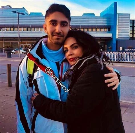 سارا خوئینی ها در خارج از کشور کشف حجاب کرد؟ عکس طرفداری