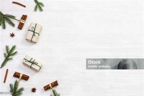 전나무 가지와 계피 겨울 휴일 과 새해 배경 장식 수제 크리스마스 선물 0명에 대한 스톡 사진 및 기타 이미지 0명 12월 가지 식물 부위 Istock