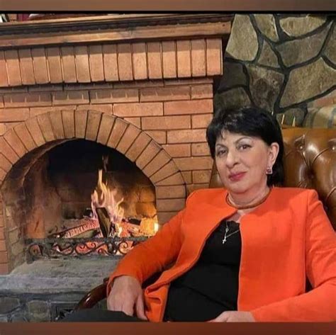 Რა ძნელი ყოფილა სიკეთის ქმნა როცა ის არ გაქვს Რა ადვილია გულისტკენა როცა ამის ნებართვას გონება