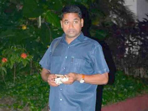 రోడ్డు ప్రమాదంలో కలెక్టర్‌ గన్‌మెన్‌ మృతి Namasthe Telangana