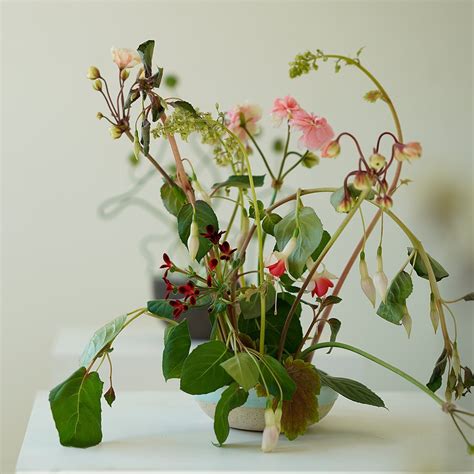 Honest Flower 어니스트플라워 0125 0127 동안 넌컨템포에서 최문정 세라미스트와 양라온 플로리스트의 콜라보 작품을 만나실 수 있습니다 • 125