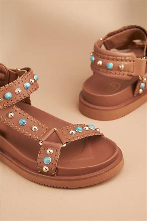 애쉬 유토피아 샌들 앤트로폴로지 한국 공식 스토어 유니크한 여성 패션 및 라이프스타일 편집샵 200개이상의 프리미엄 브랜드 여성 의류 액세서리 홈 인테리어