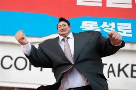 윤석열 대통령 계몽령 덕분에 그동안 나한테 생일 때마다 선물 받아쳐먹었으면서 정작 내 생일 때는 축하 한마디 없던 놈들 내 차로