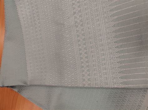 ผ้าไหมยกดอก