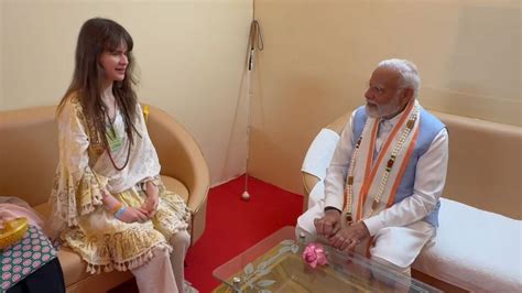 Cassandra Mae Performs Devotional Song Honoring Lord Krishna At Pm Modi