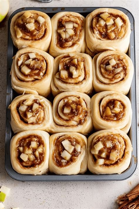 Baked Apple Cinnamon Rolls Easy And Gooey Recipe Recipe Maestro