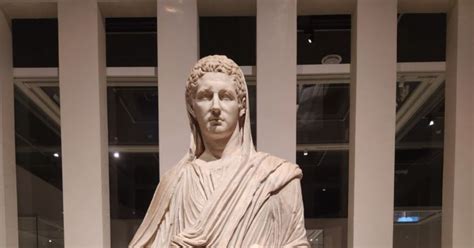 토가 입은 남자의 정체는그리스·로마 유물 126점 공개