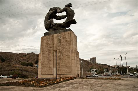 ვეფხვისა და მოყმის ძეგლი Marco Fieber Flickr