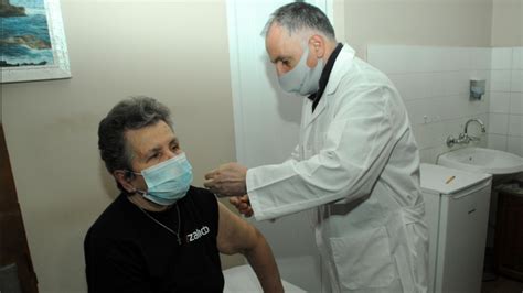 И в Бургас започна ваксинацията в домовете за стари хора Новини бг