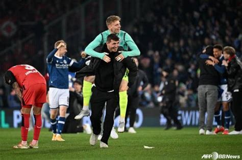 세계가 놀랐다 120년 만의 새역사 3부리그 4위 1부 무패 챔피언 격파→결승 진출 원래 술 안 먹는데 밤새 즐기겠다 감격