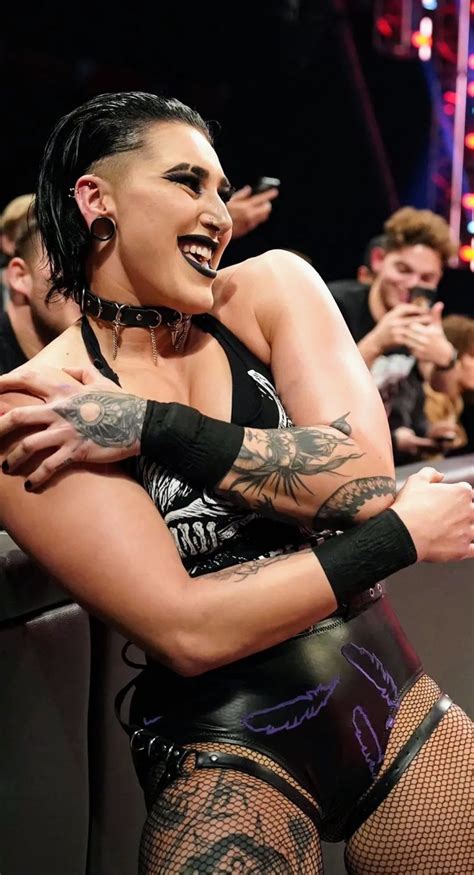 Pin By On Rhea Ripley Backgroundz Lockscreenz Female Wrestlers Wwe Female Wrestlers