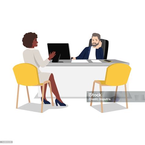 화가 난 상사는 사무실 작업 관리자 벡터를 꾸짖습니다 직장에서의 근로자 괴롭힘 침략 학대 테이블에서 무서워하는 직원을 무서워하고 고함을 지르는 여성 수석 플랫 벡터 일러스트