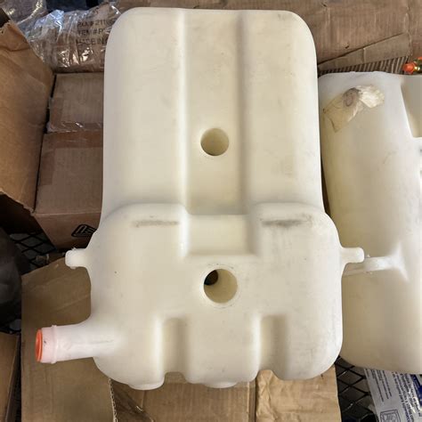New Surge Tank Radiator Overflow Blue Bird T3re School Bus 10065056